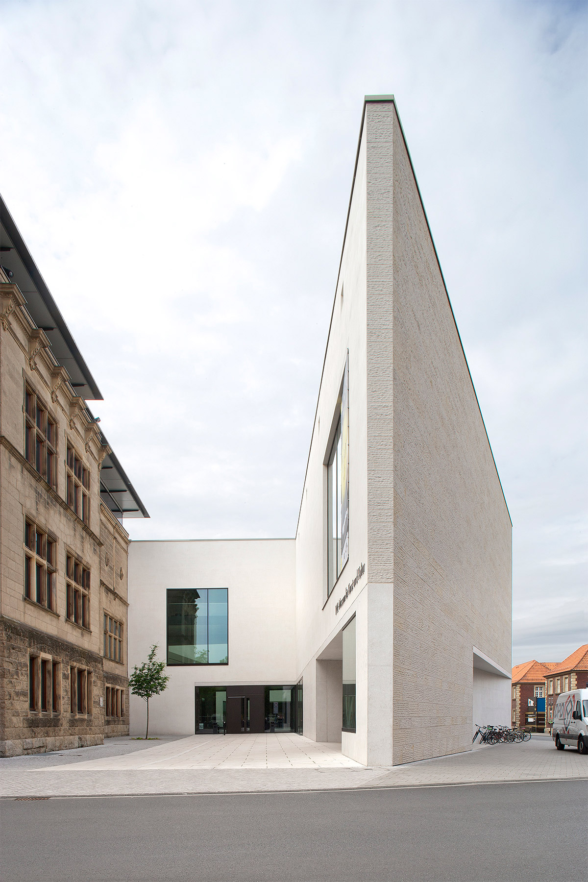 SIMONSWERK - It all hinges on excellence.